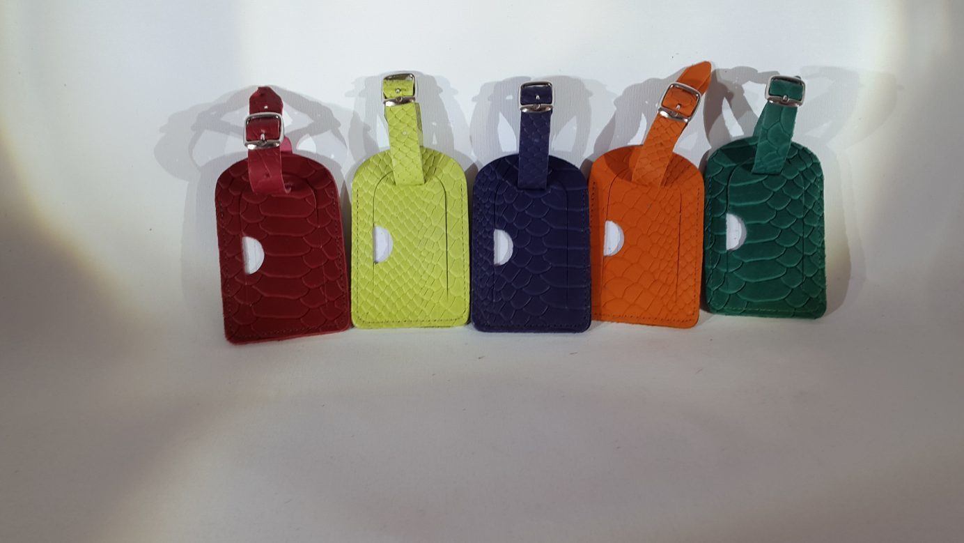 Valies labels leder , in verschillende kleuren , kopen bij all4shoes